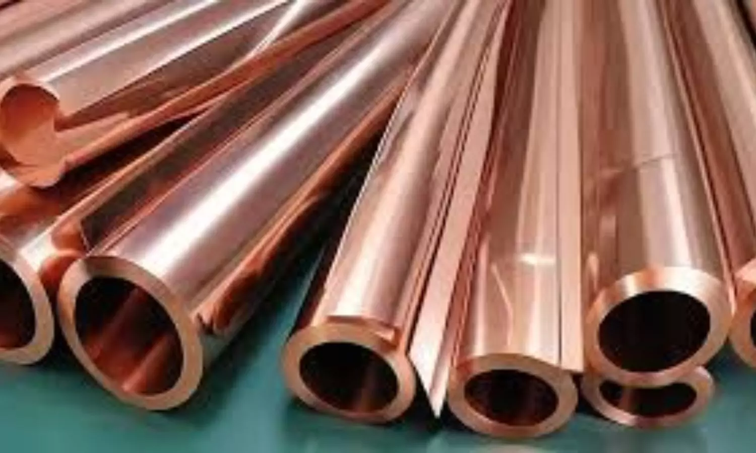 Copper futures gain amid firm trend