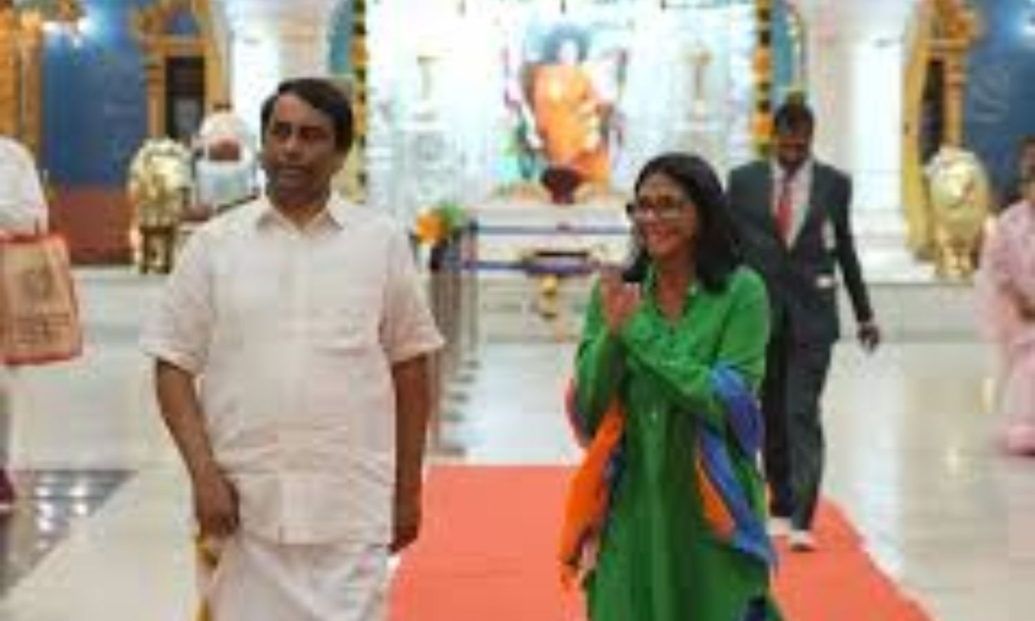 Venezuelan acting Prez offers prayers at Prasanthi Nilayam